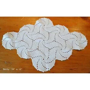 Kitchen | 3 Doilies Doily Crocheted Tatted Doily White Vintage Doilies ...